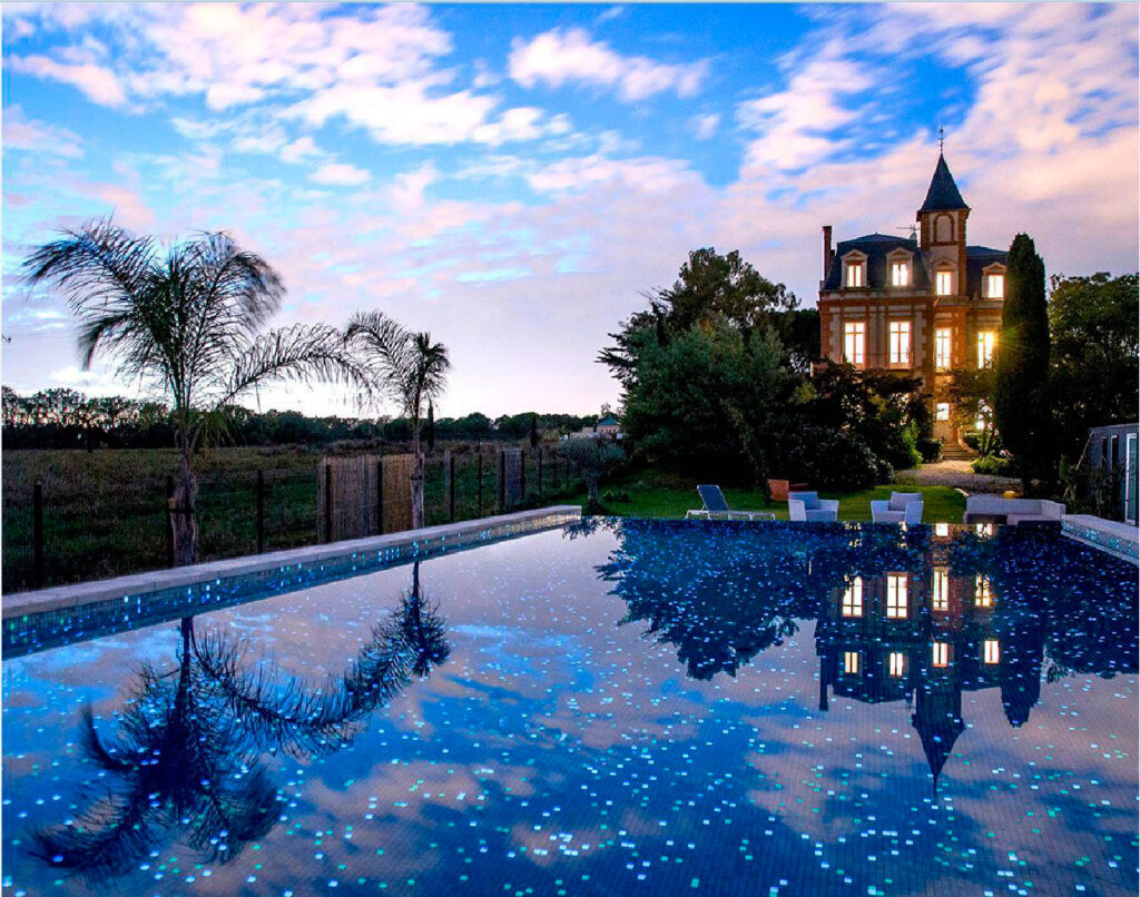 ¿De qué color verás el agua de tu piscina? 【 Guía Completa 2023 ...